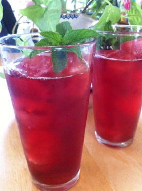 A Blast Of Flavor With Burgundy Blast Loose Iced Tea – Simpson & Vail