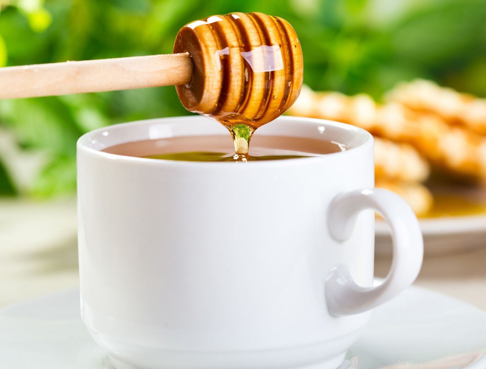 The Honey Bee And Your Loose Tea – Simpson & Vail